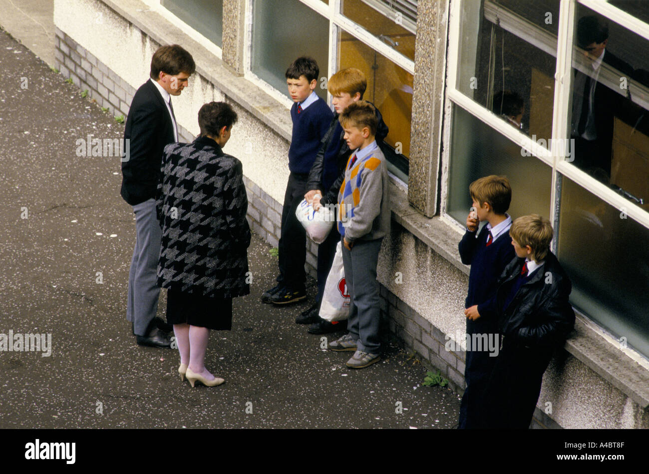 Medium shot female high school hi-res stock photography and images - Alamy