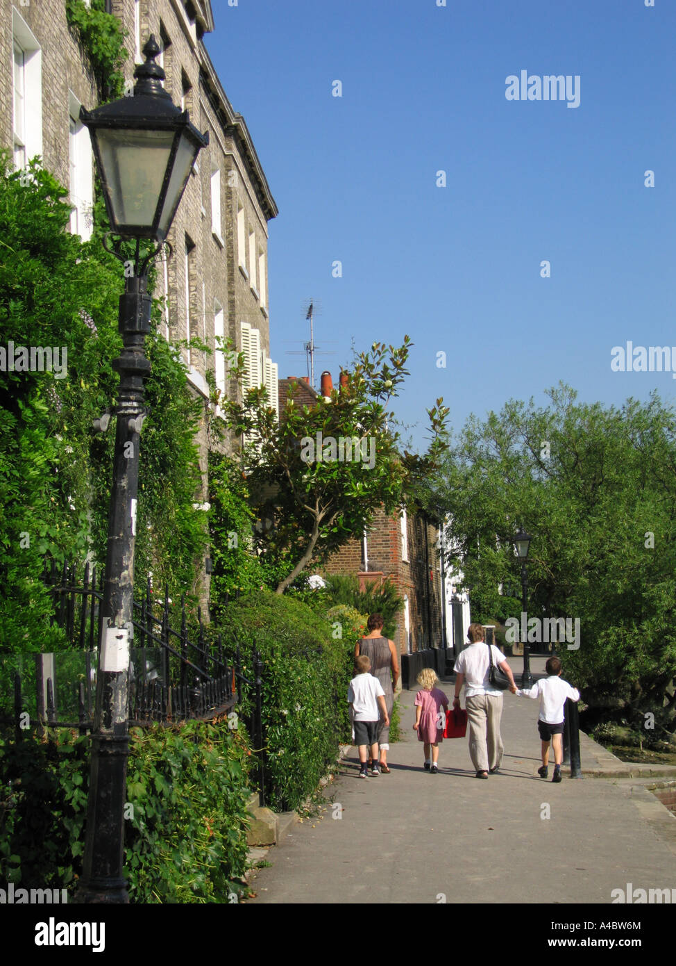 Thames path in chiswick hi-res stock photography and images - Alamy