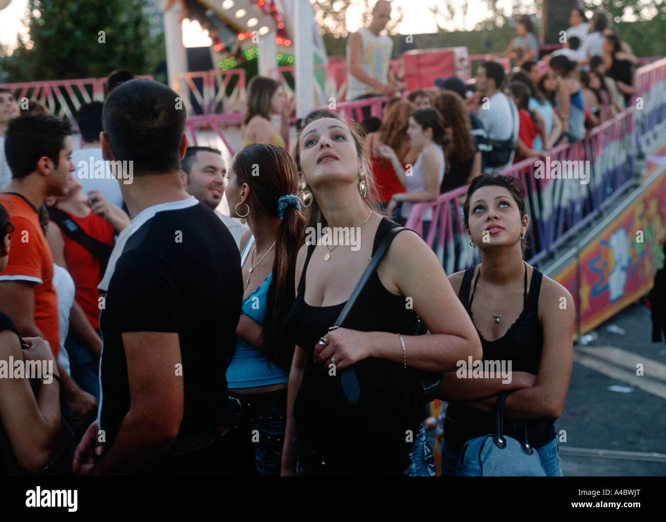 Funfair crowd hi-res stock photography and images - Alamy