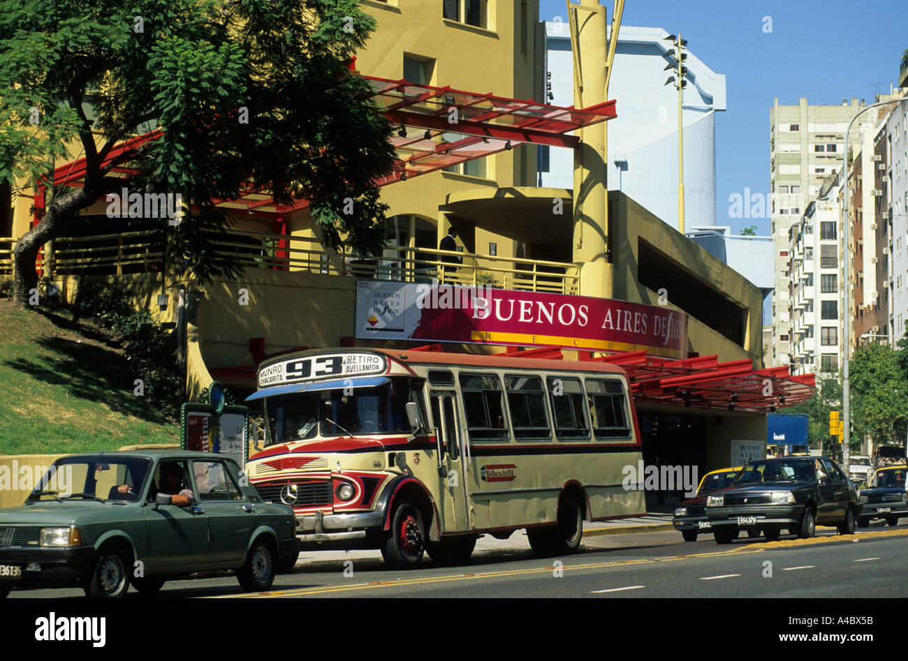 Old fashioned bus hi-res stock photography and images - Alamy