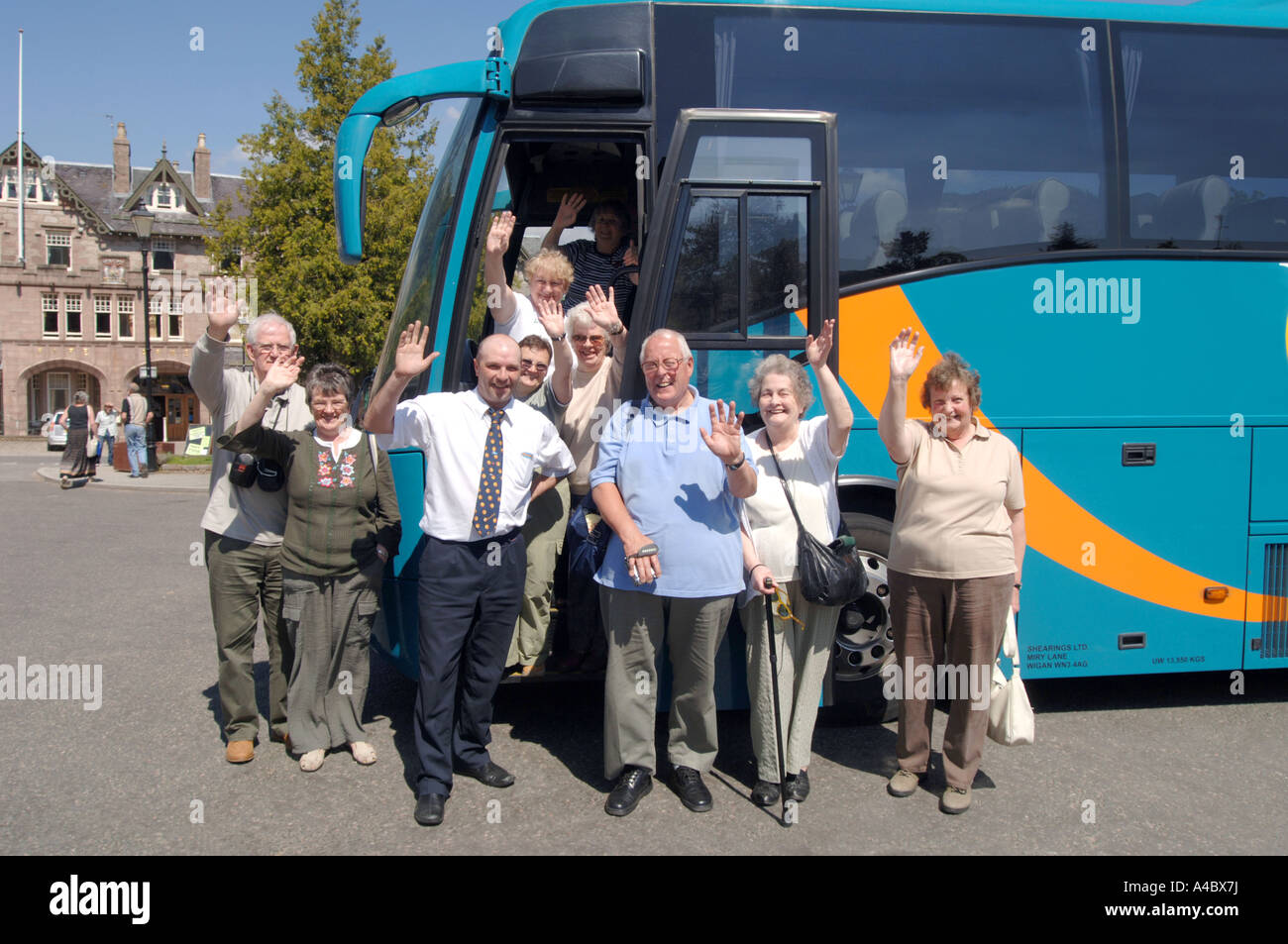 Bus braemar hi-res stock photography and images - Alamy