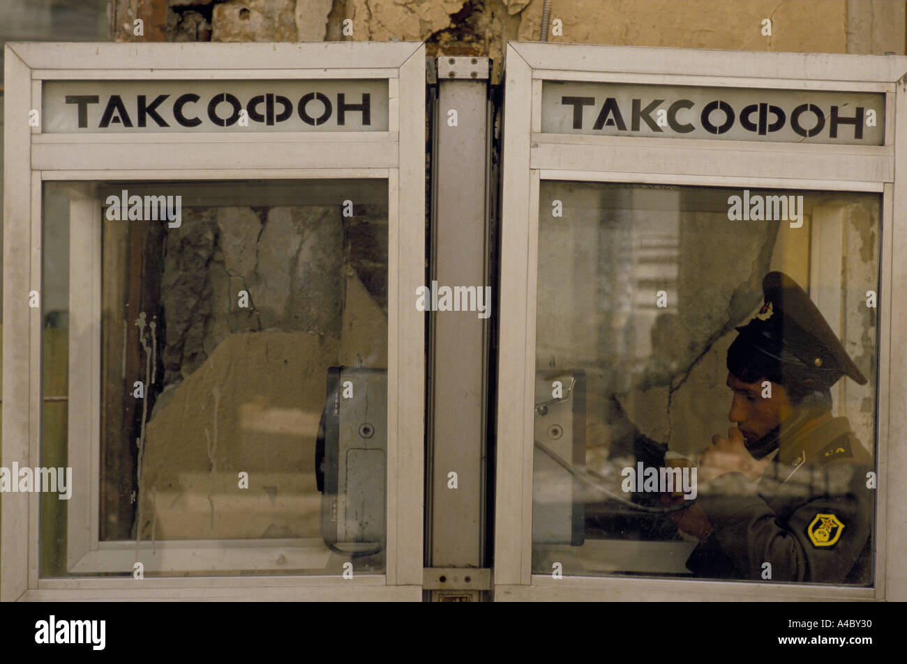 russian soldier using public telephone moscow 1990 1990 Stock Photo - Alamy