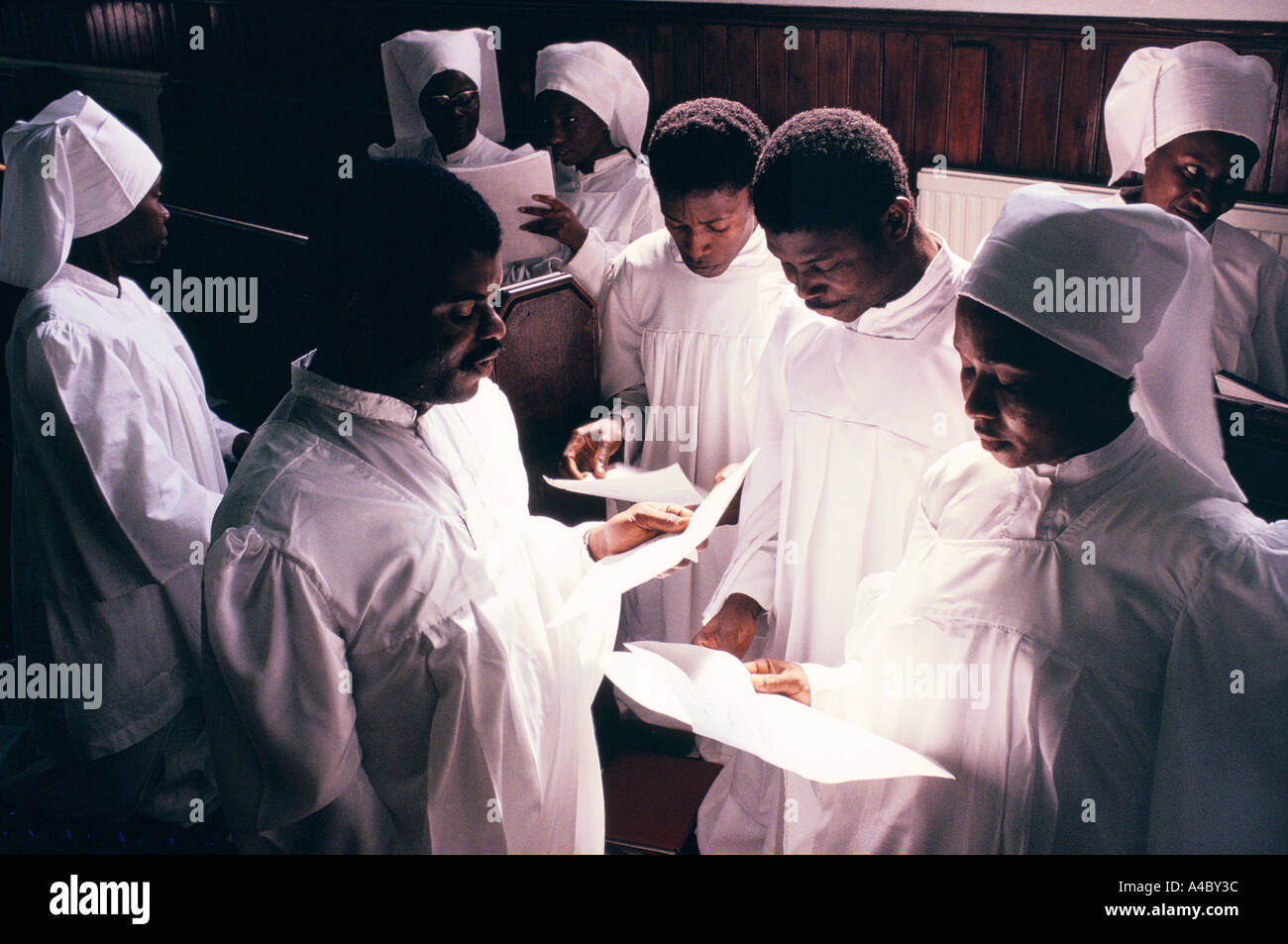 Members of the Brotherhood Of The Cross And Star church choir sing ...