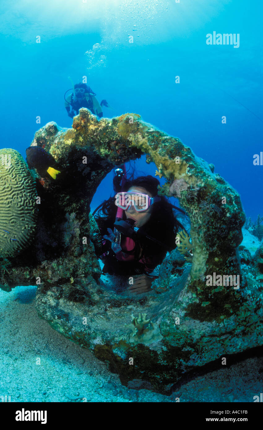 DIVER AND WRECK FLORIDA KEYS NATIONAL MARINE SANCTUARY Stock Photo - Alamy