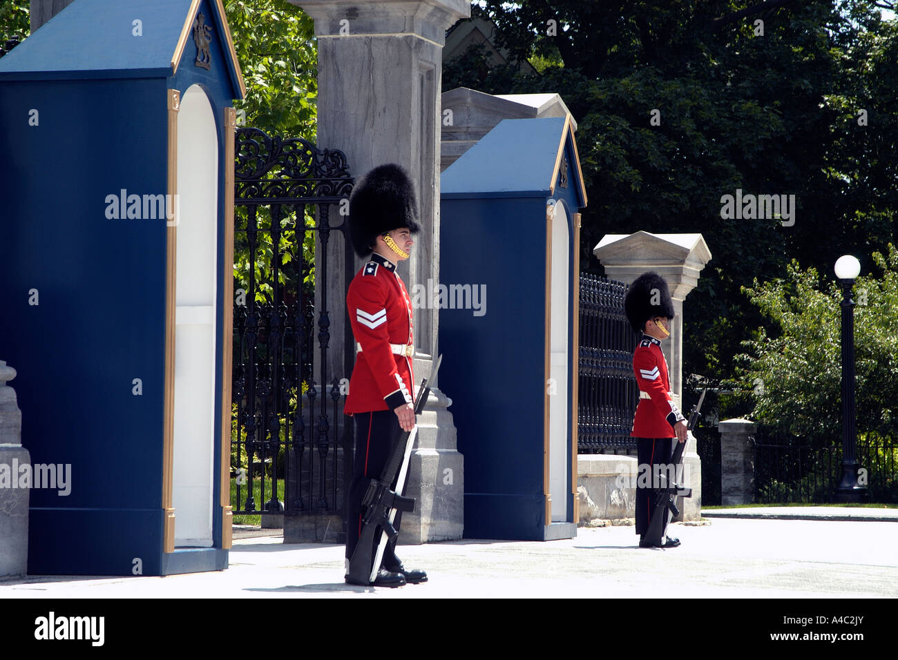 Guards in front of Government House in Canada`s capital Stock Photo - Alamy