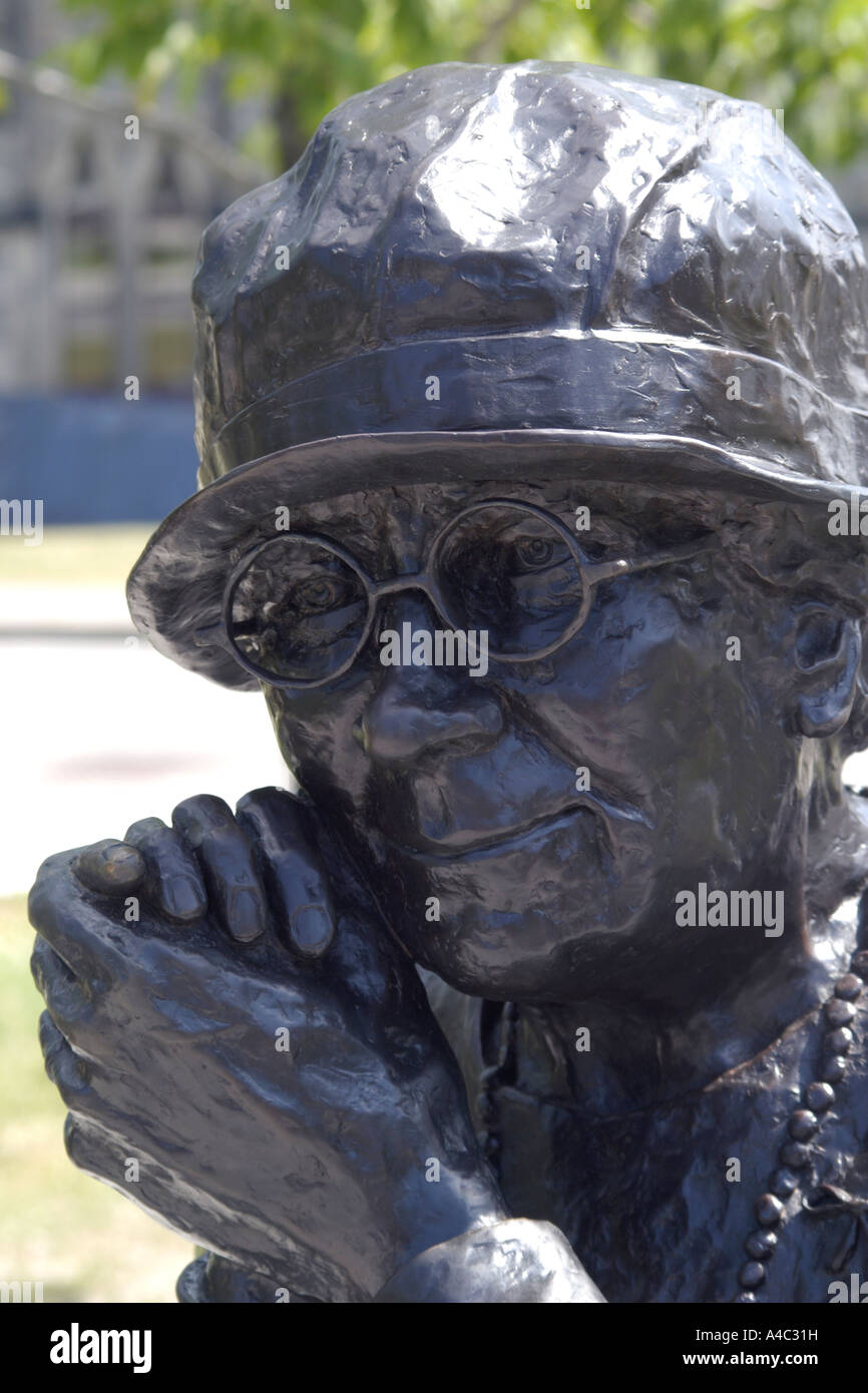 Statue of old lady Stock Photo - Alamy