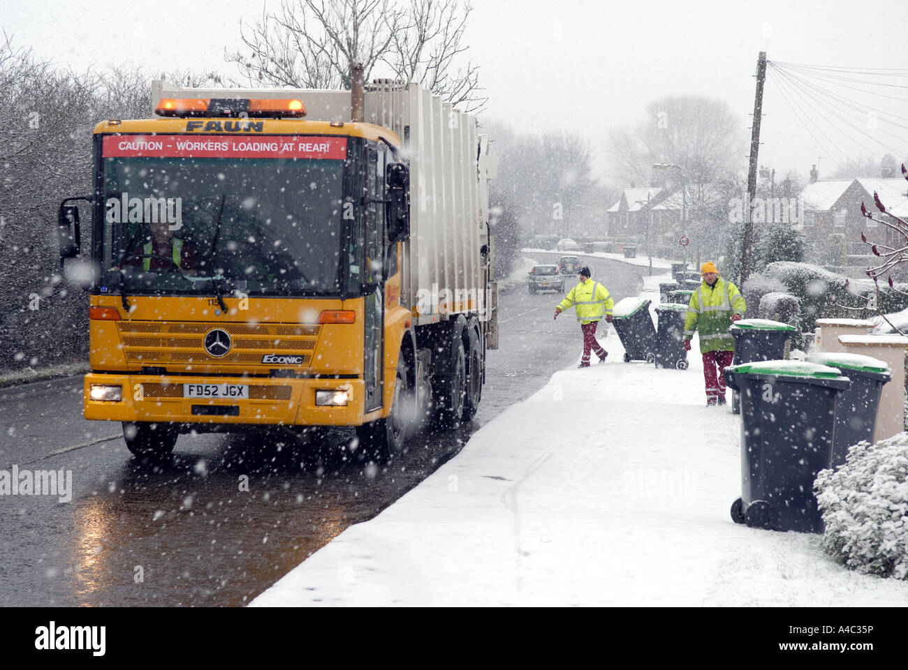 Dustmen hi-res stock photography and images - Alamy