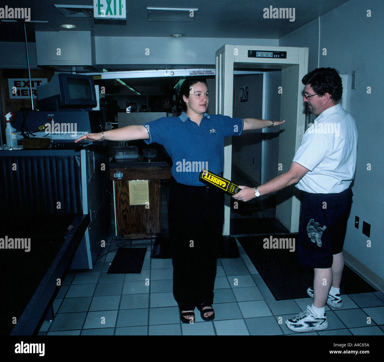 Airport metal detector wand hi-res stock photography and images - Alamy