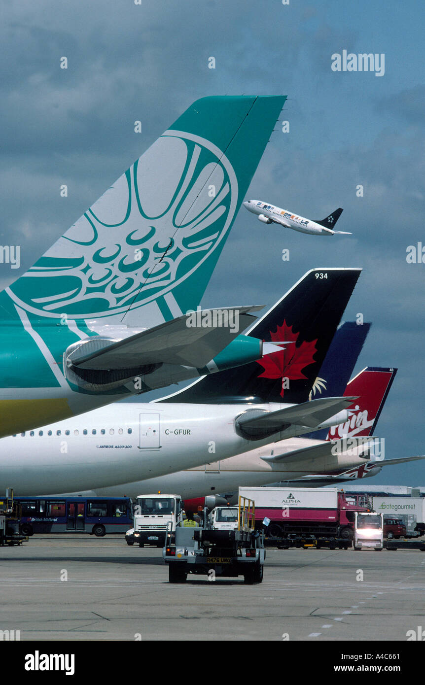 Airline tails hi-res stock photography and images - Alamy