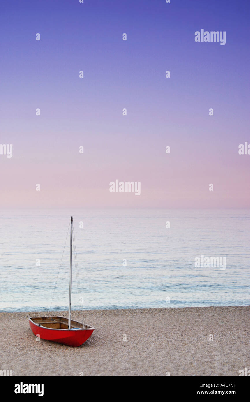 Red sunset sea boat hi-res stock photography and images - Alamy