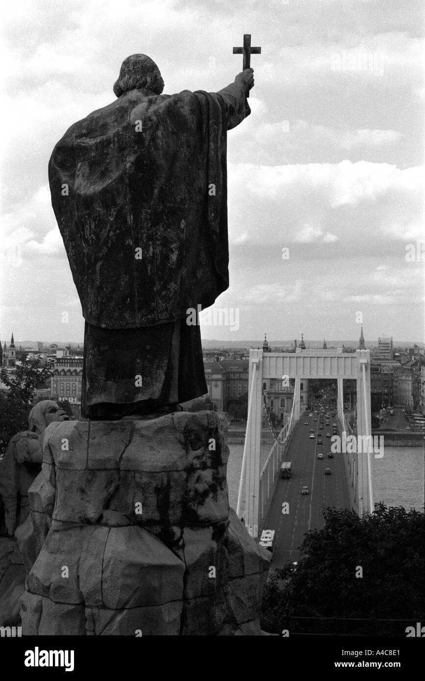 Budapest erzsebet bridge Black and White Stock Photos & Images - Alamy