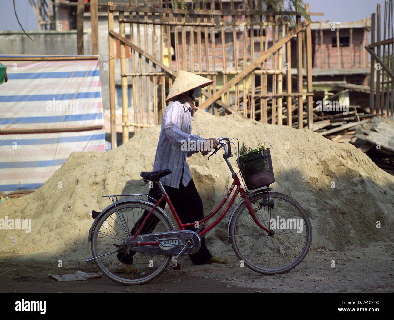 Sand pan hat hi-res stock photography and images - Alamy
