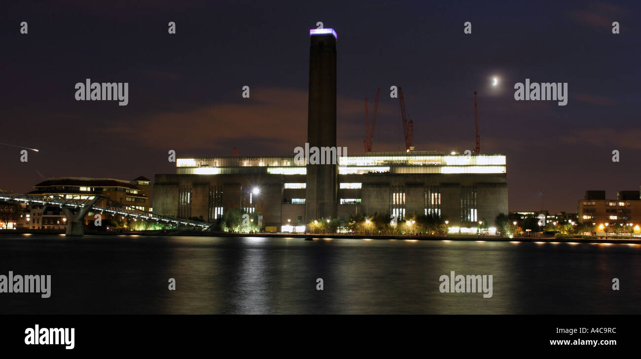 The tate modern lit up hi-res stock photography and images - Alamy