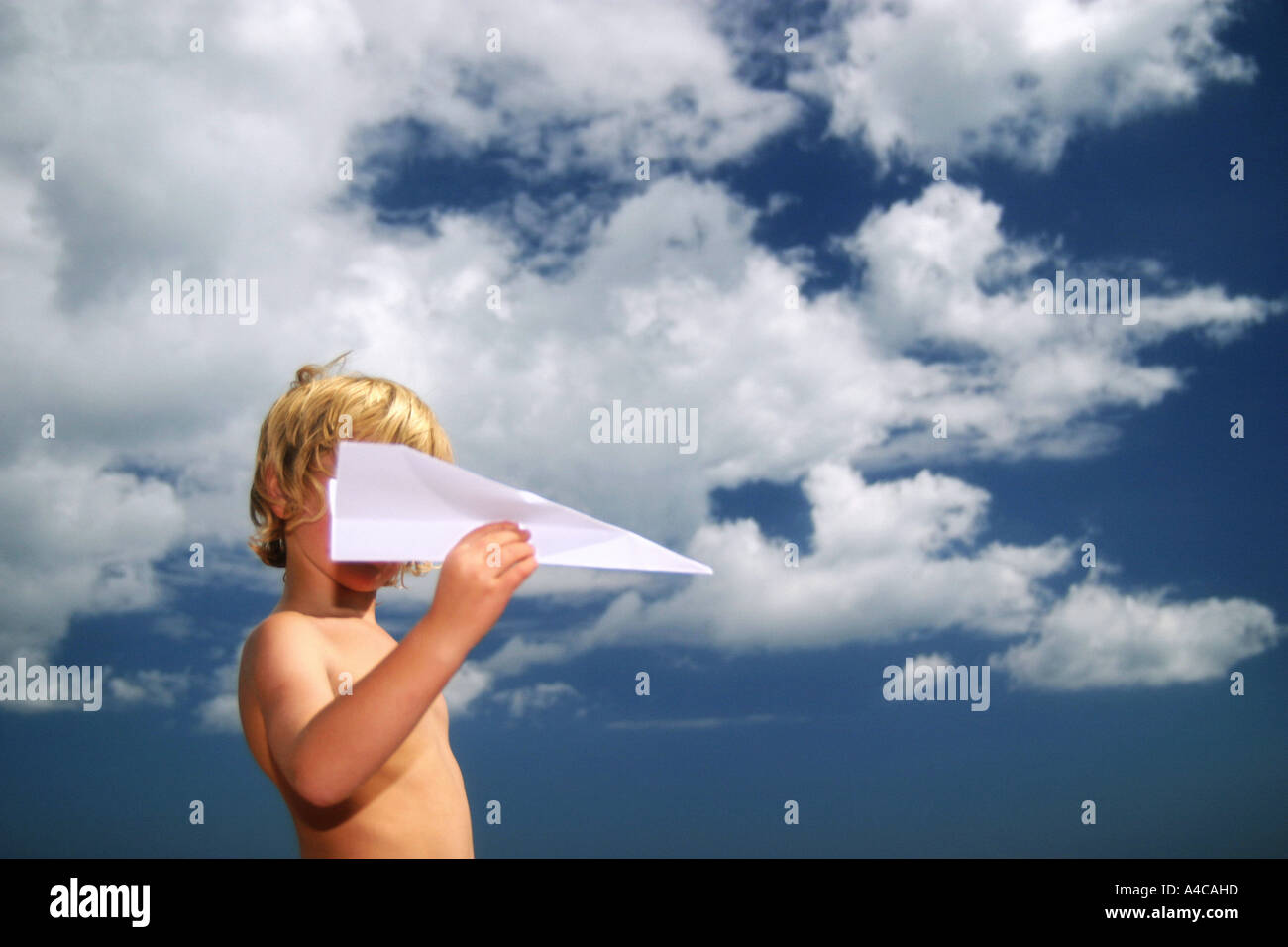 Float paper hi-res stock photography and images - Alamy