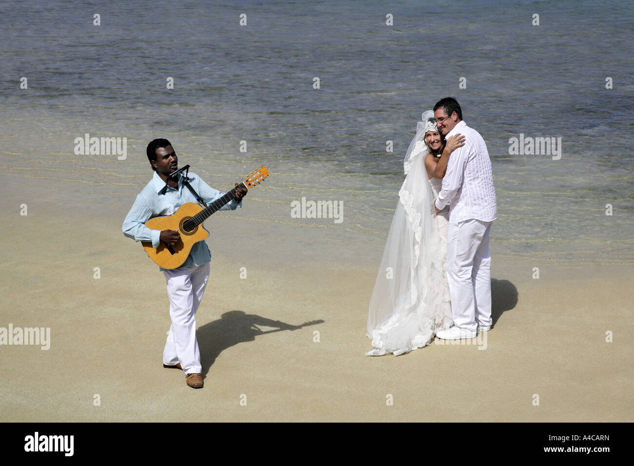 Black wedding on the beach hi-res stock photography and images - Alamy