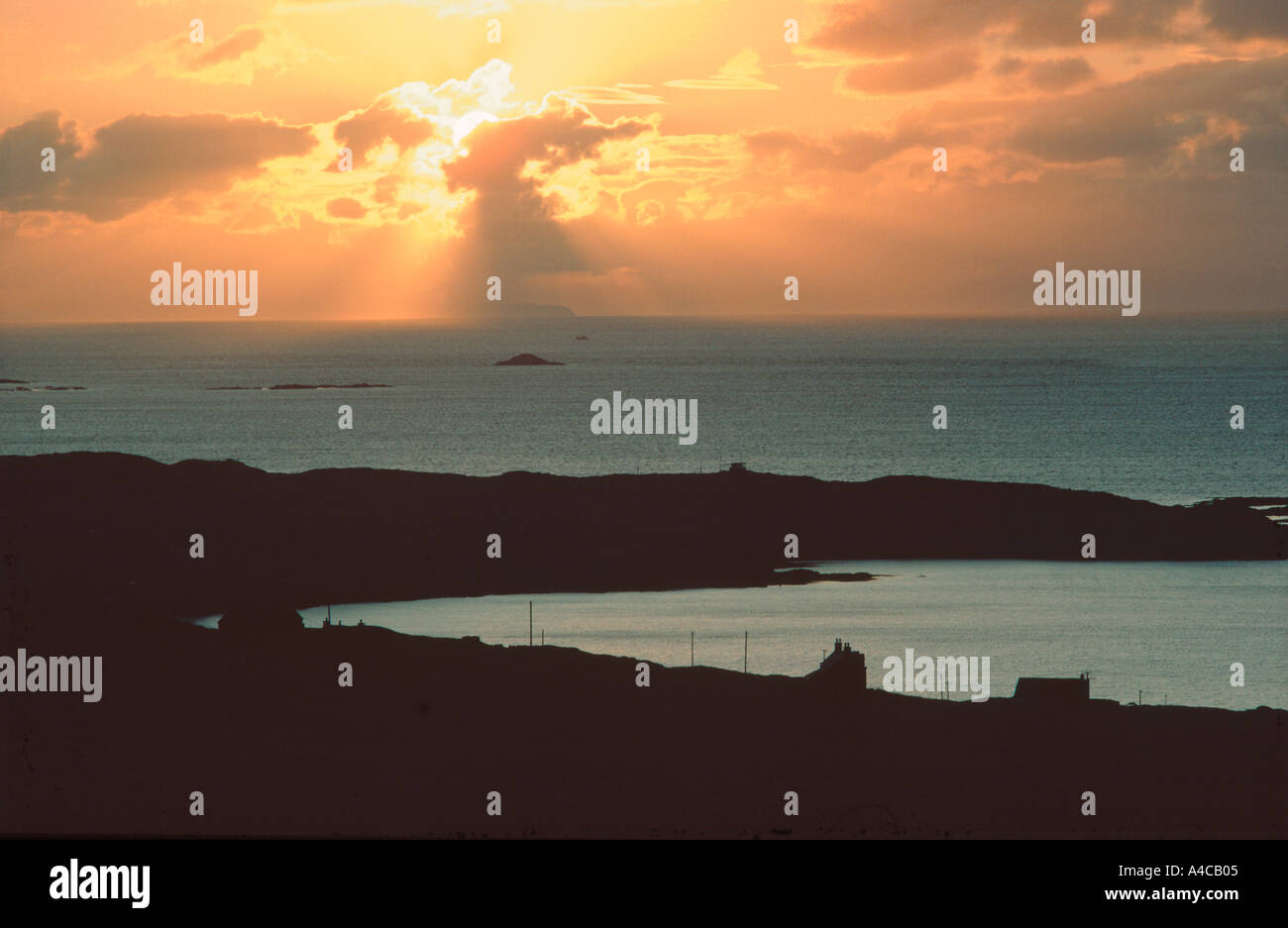 Sunrise over sea isle skye hi-res stock photography and images - Alamy