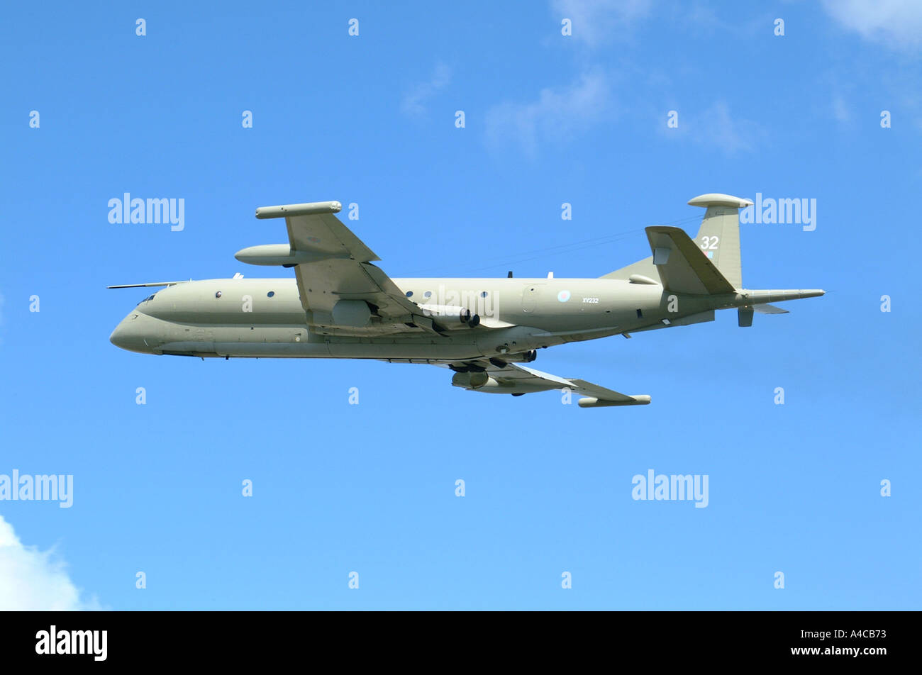 Raf hawker siddeley nimrod jet hi-res stock photography and images - Alamy