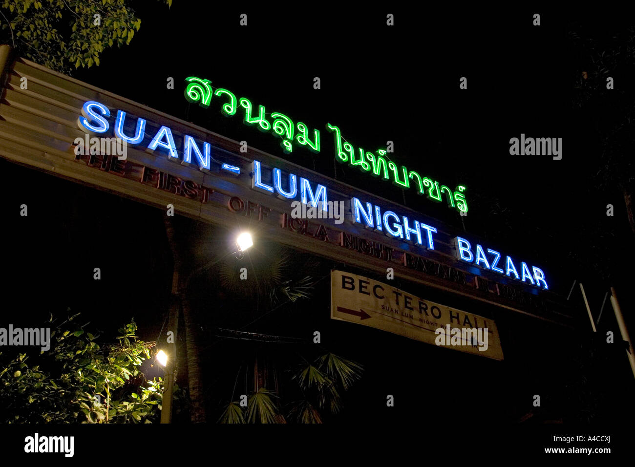 Lumpini night market hi-res stock photography and images - Alamy