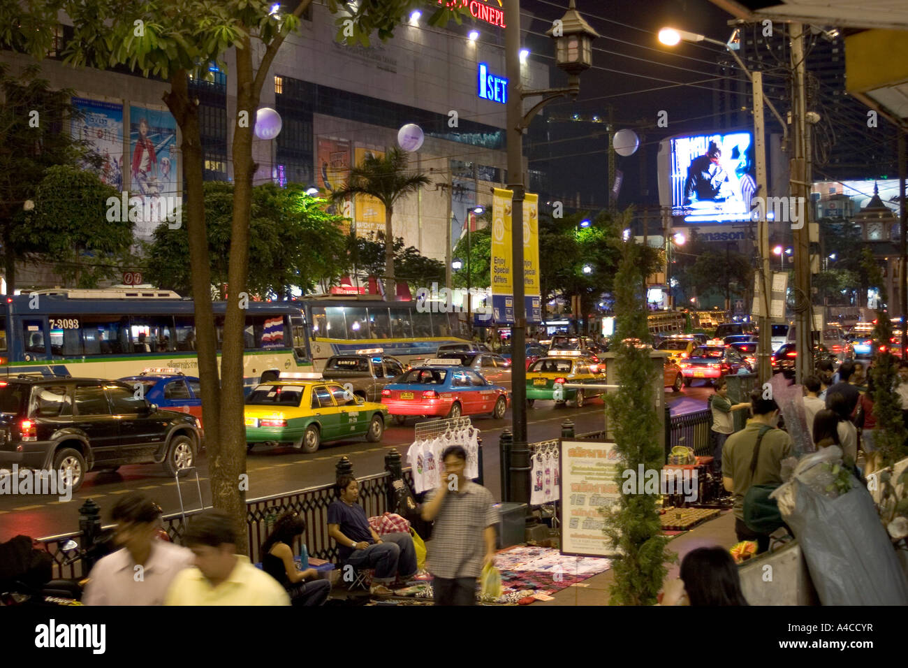 Central World Plaza and Isetan department store behind heavy rush hour ...