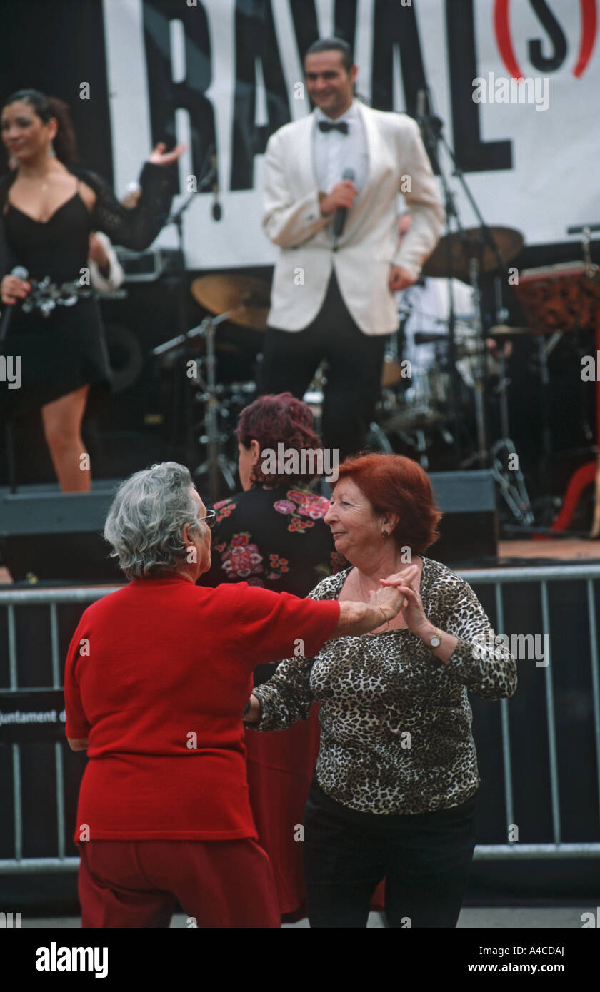 Older women dancing hi-res stock photography and images - Alamy
