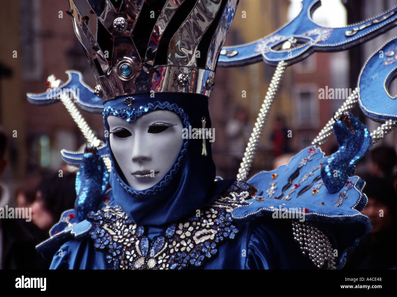 Woman blue venice masks hi-res stock photography and images - Alamy