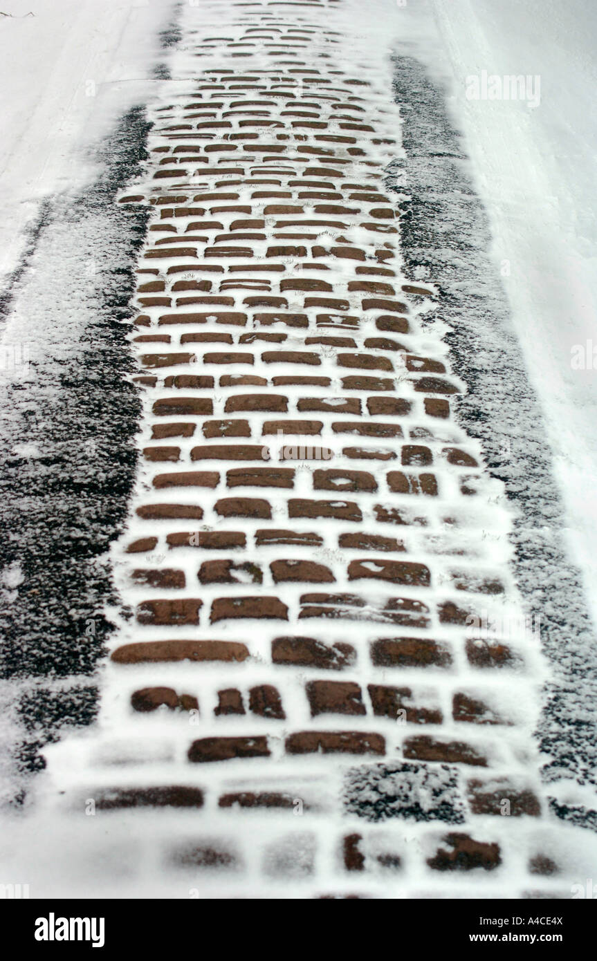 Snow Covered Cobbled Paving Stock Photo - Alamy