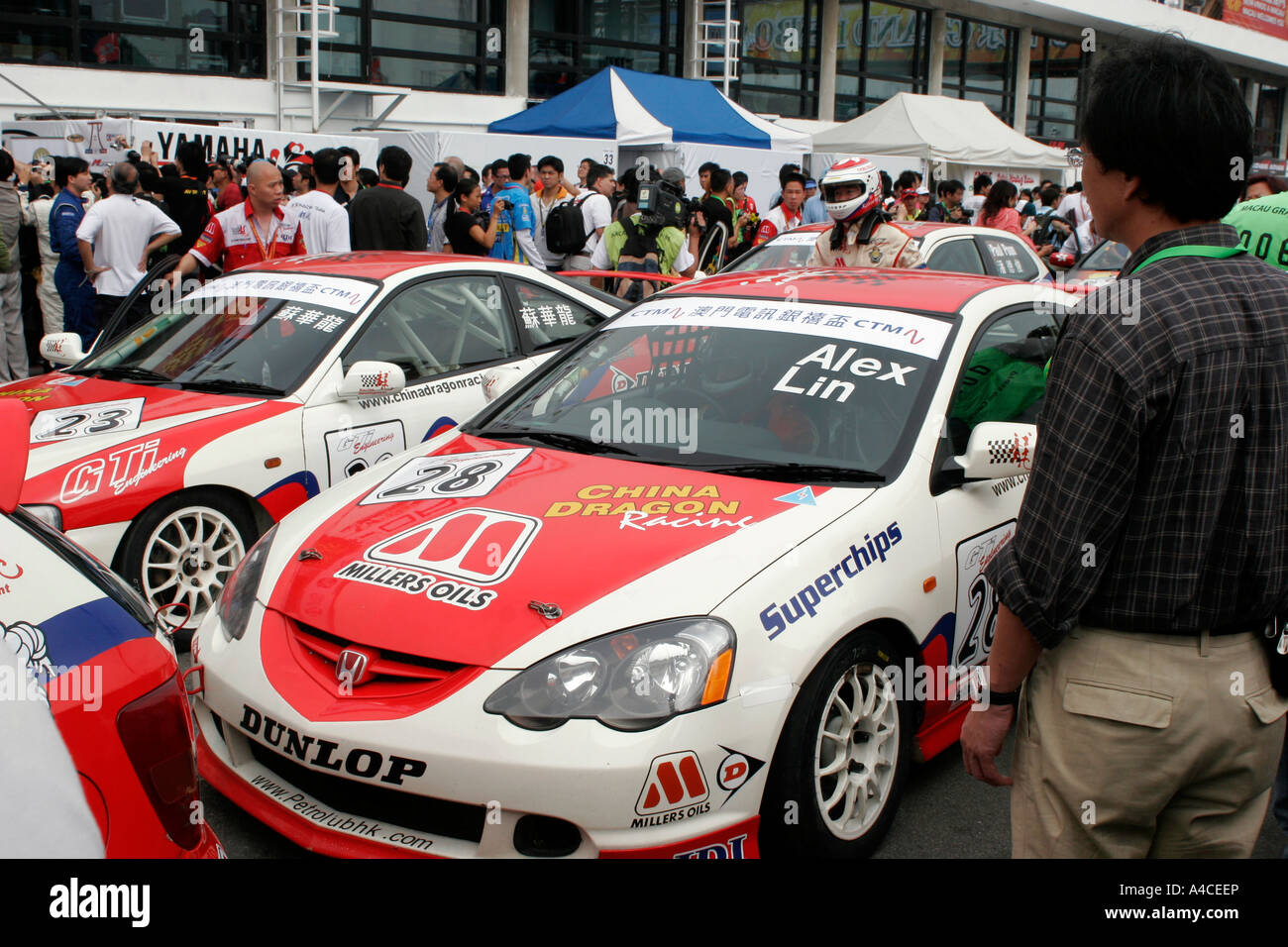 Cars line up for start of CTM Silver Jubilee Cup at Macau Grand Prix ...