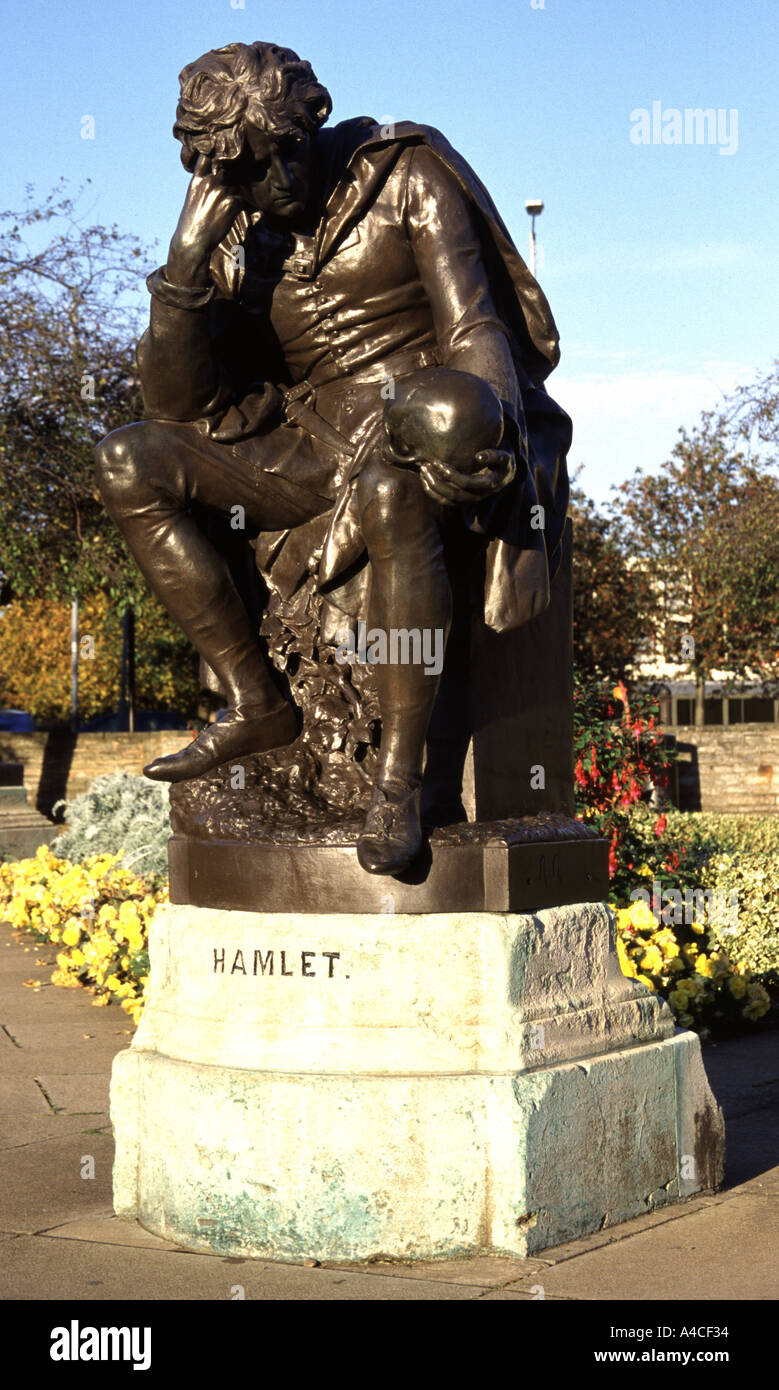 Hamlet statue Stratford upon Avon Warwickshire England Stock Photo - Alamy