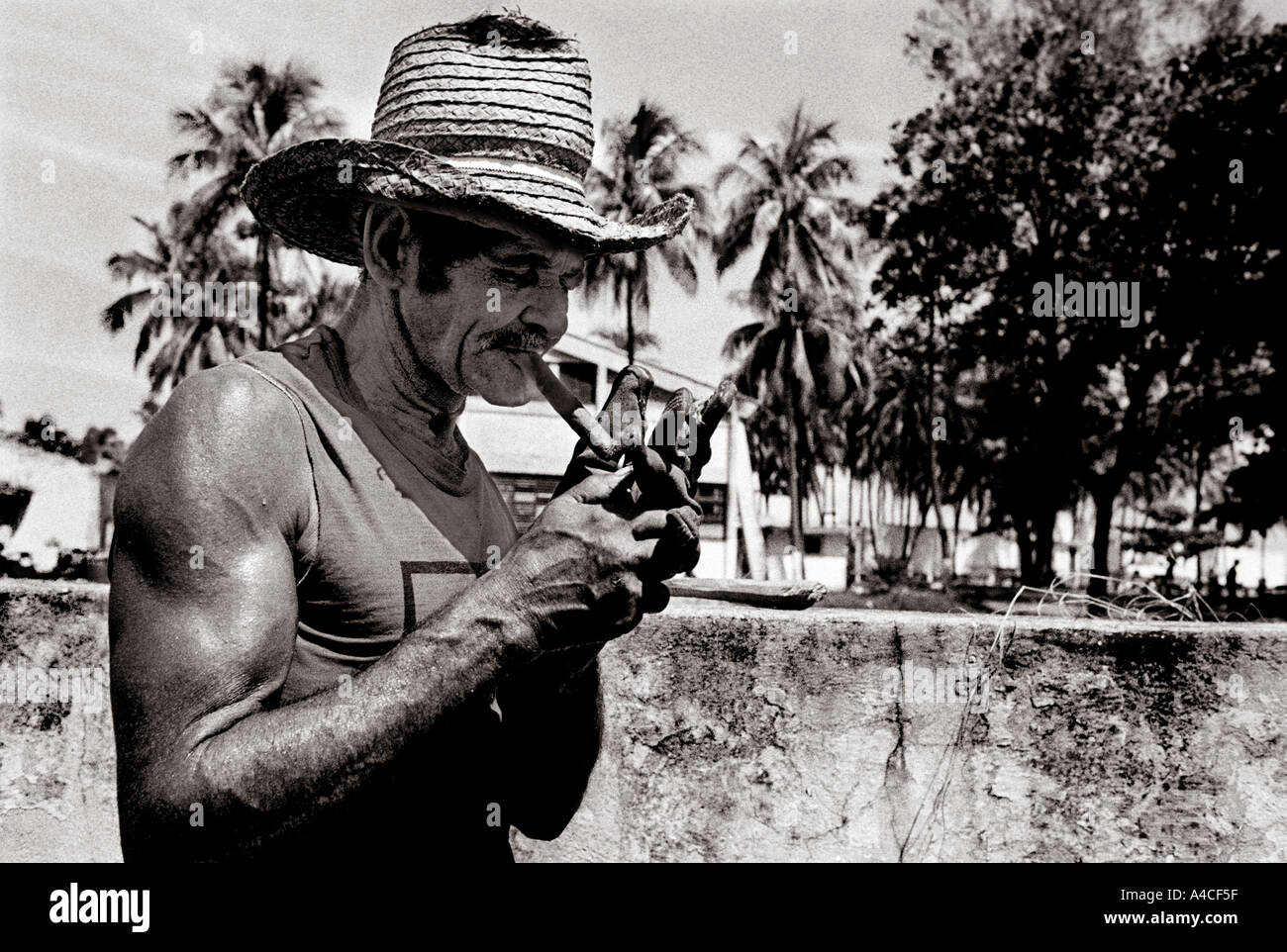 Havana man lighting cigar hi-res stock photography and images - Alamy