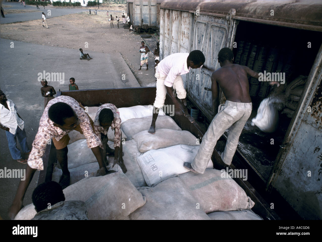 moatize camp for war displaced people Stock Photo - Alamy
