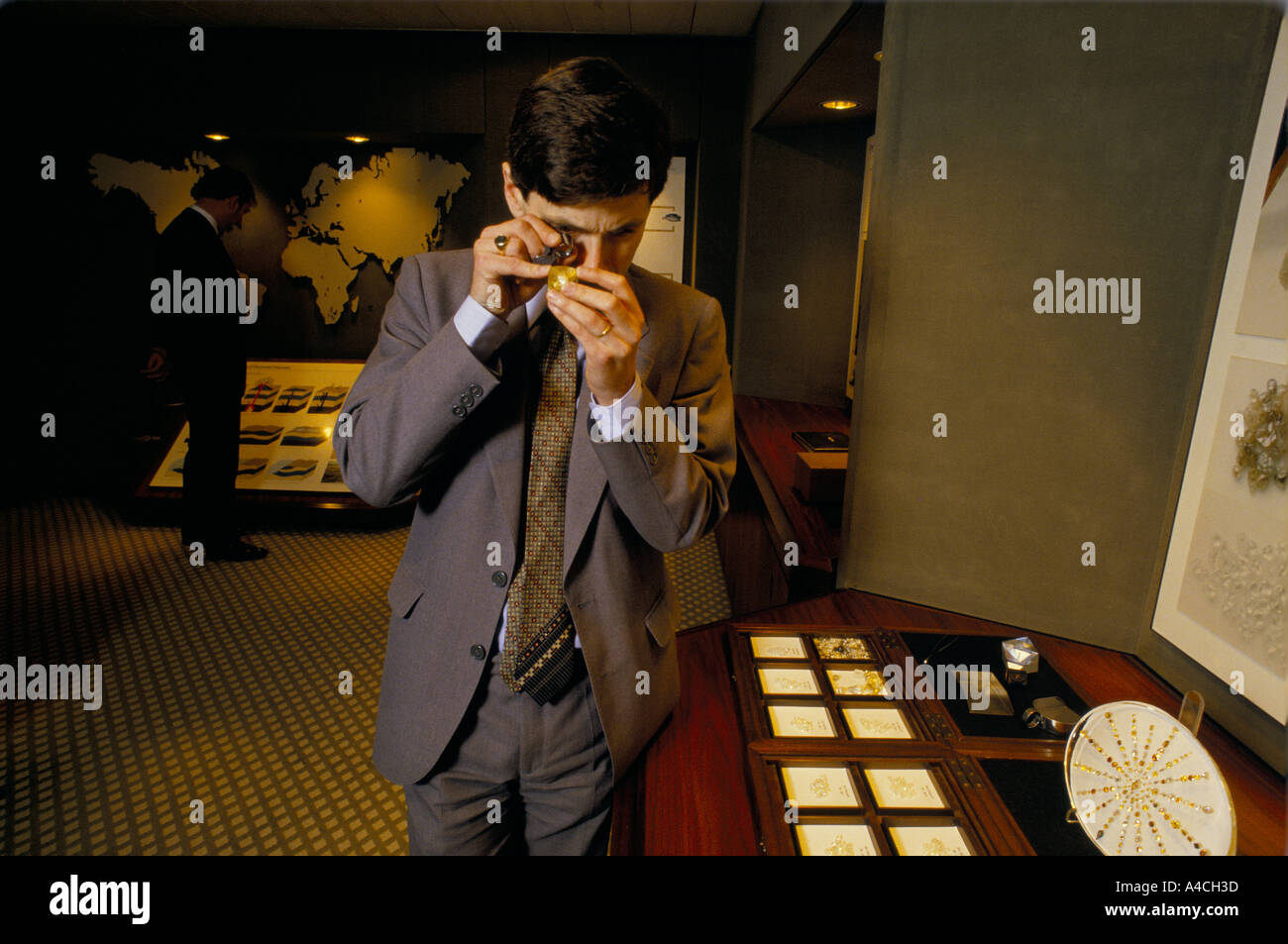 Gemologist hi-res stock photography and images - Alamy