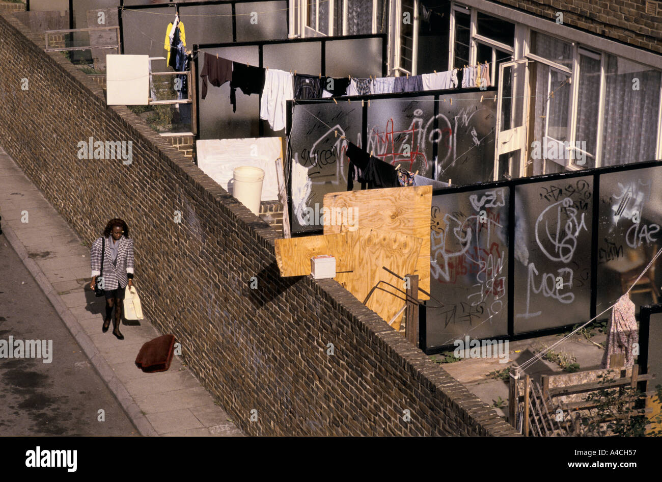 n peckham housing estate london 1990 Stock Photo - Alamy
