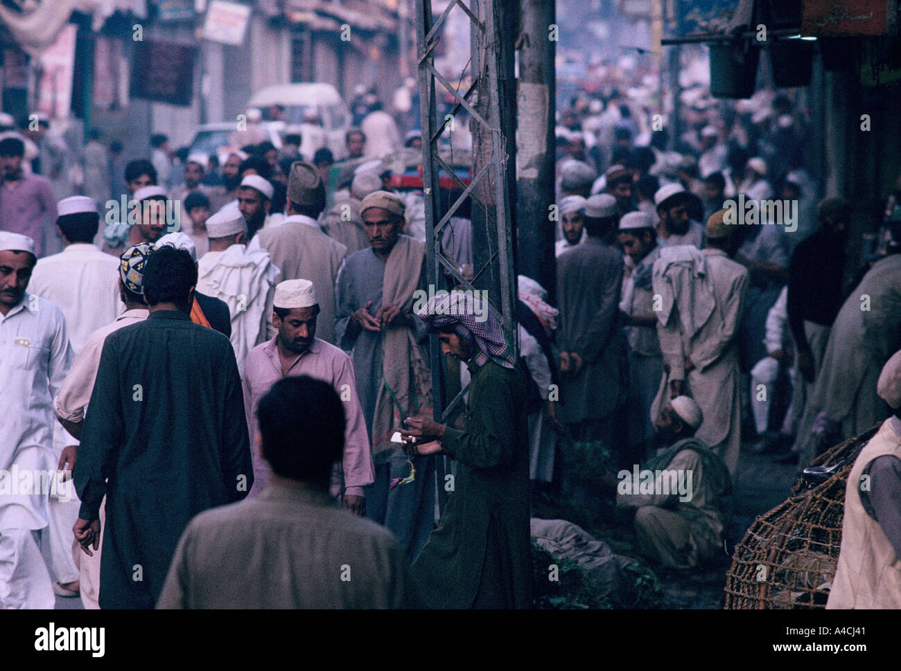 Peshawar bazaar, pakistan hi-res stock photography and images - Alamy