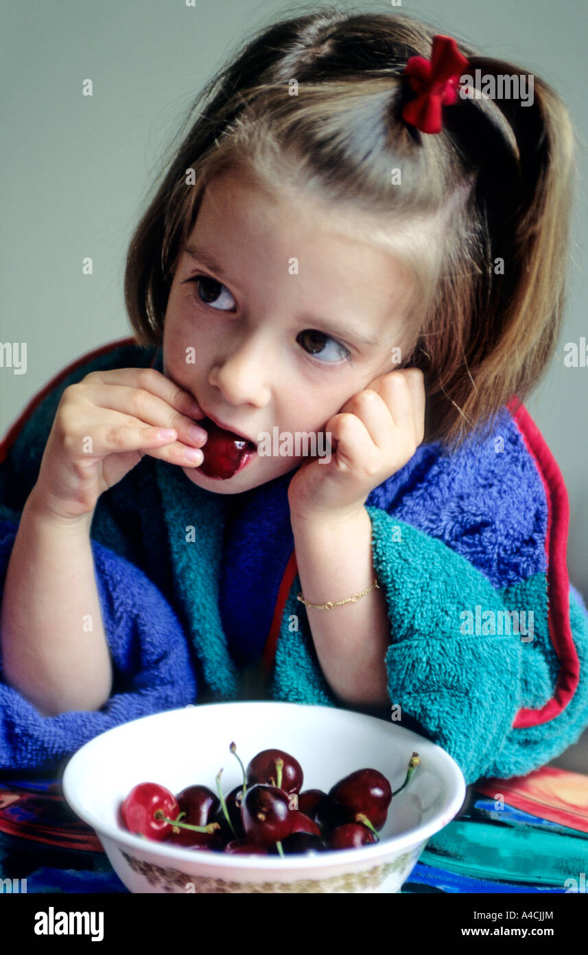 Good eating cherries hi-res stock photography and images - Alamy