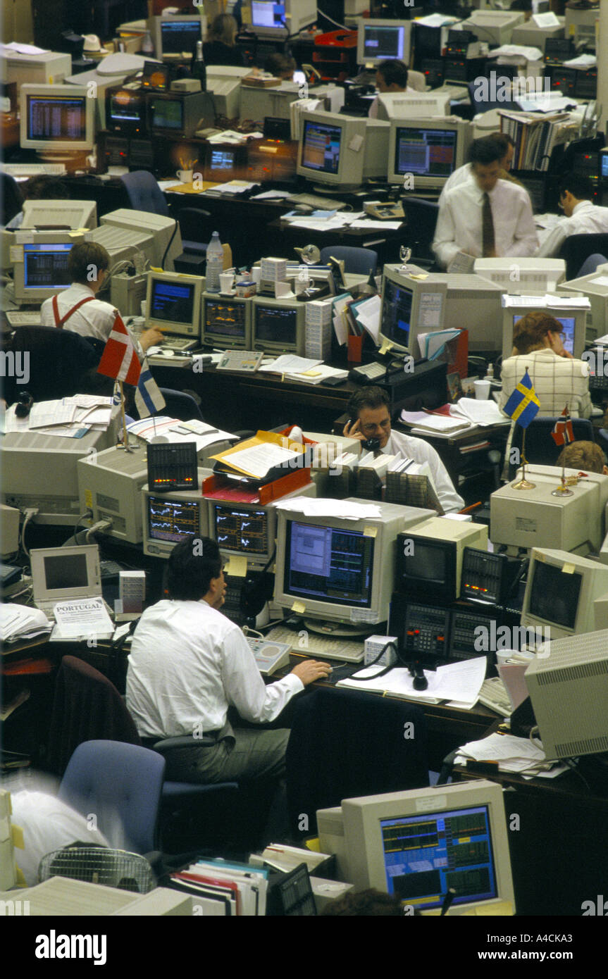 Dealing room hi-res stock photography and images - Alamy