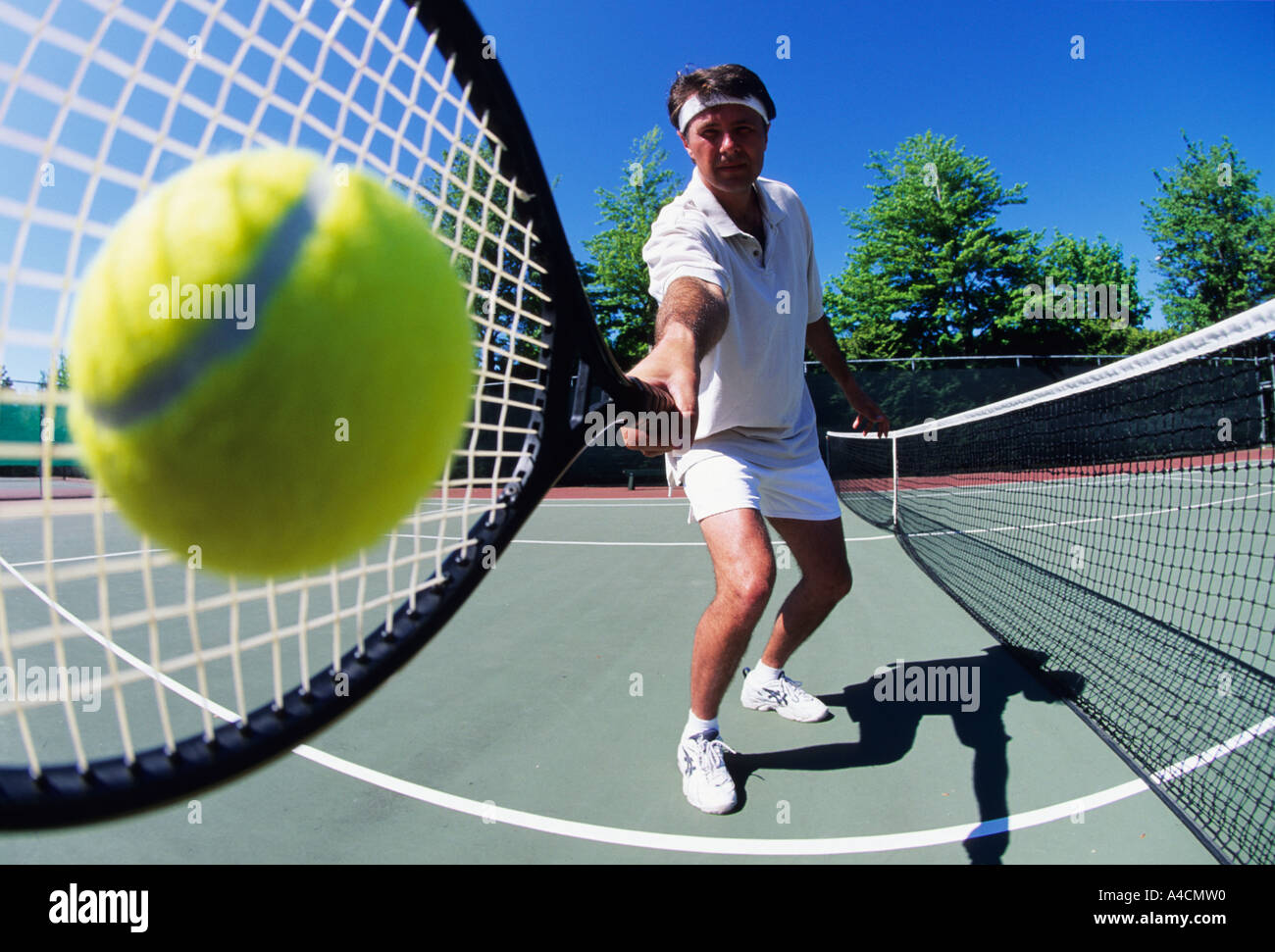 Returning ball hi-res stock photography and images - Alamy