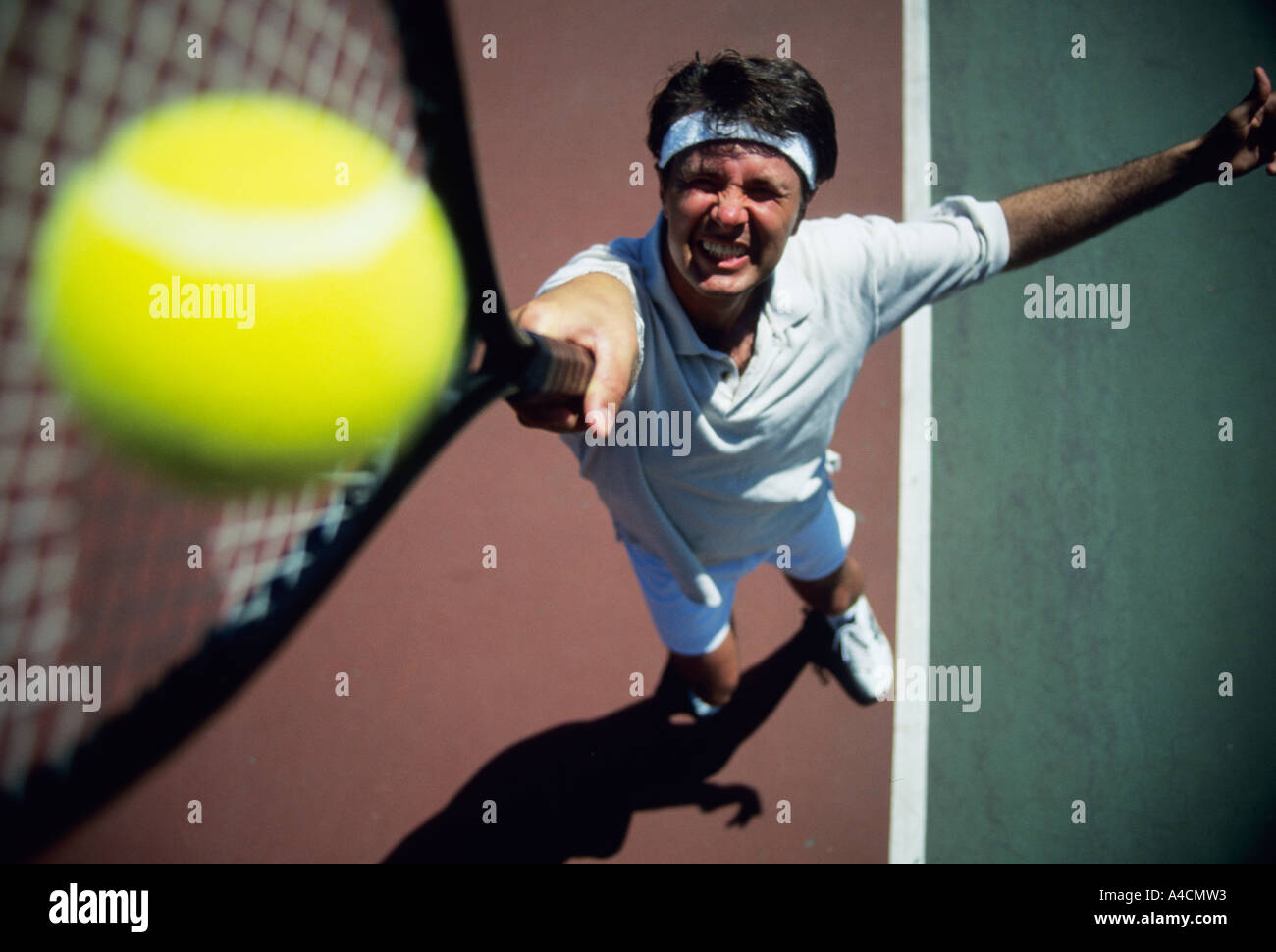 Tennis man serving hi-res stock photography and images - Alamy