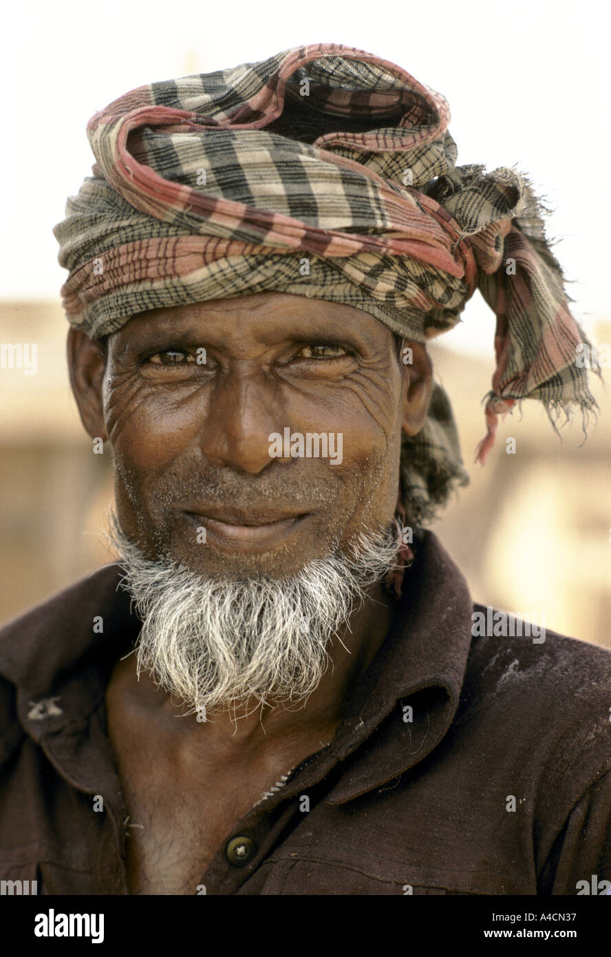 labourer on construction site Stock Photo - Alamy