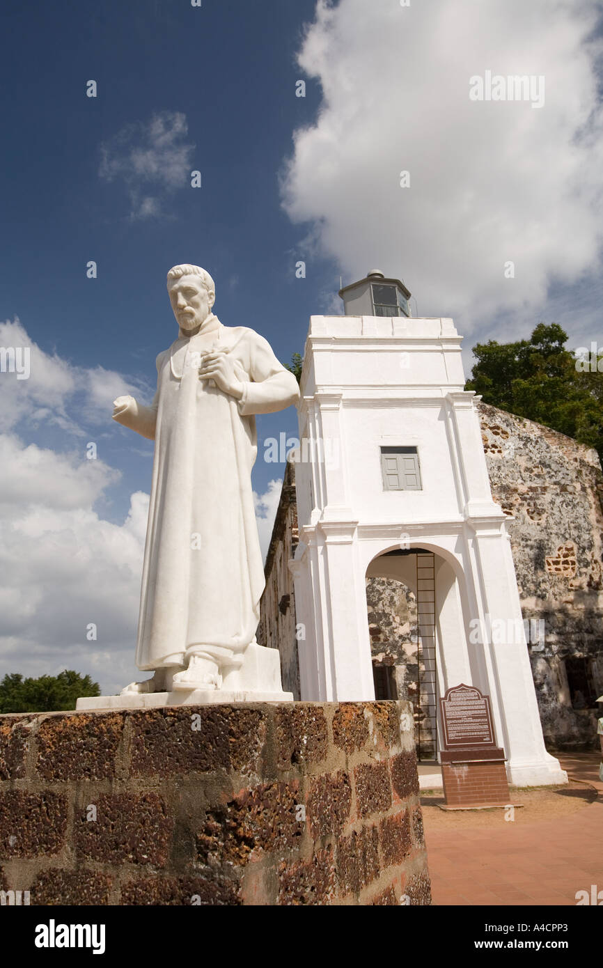 Malaysia Melaka St Pauls Church and statue Stock Photo - Alamy