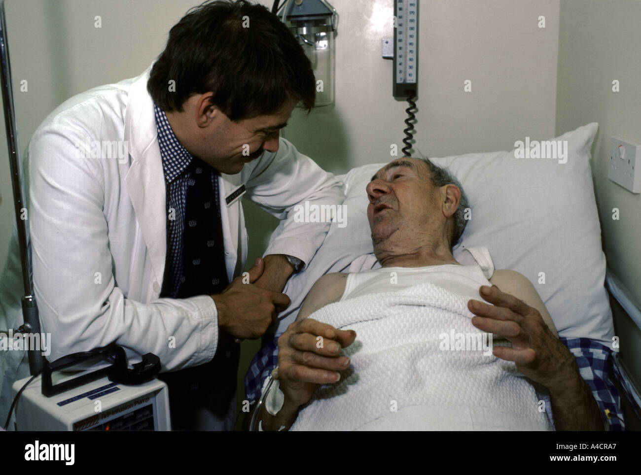 doctor on ward round Stock Photo - Alamy