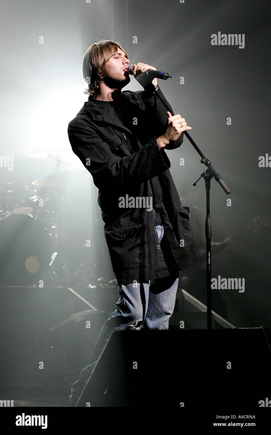 BRYAN MCFADDEN PERFORMING Stock Photo - Alamy