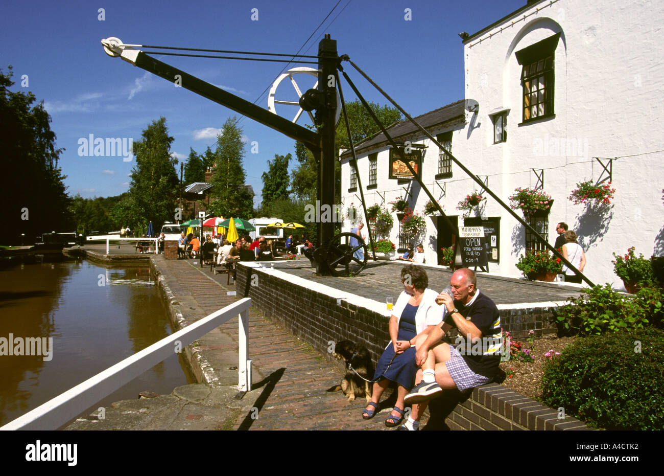 Lockside house hi-res stock photography and images - Alamy Lockside house hi-res stock photography and images - Alamy