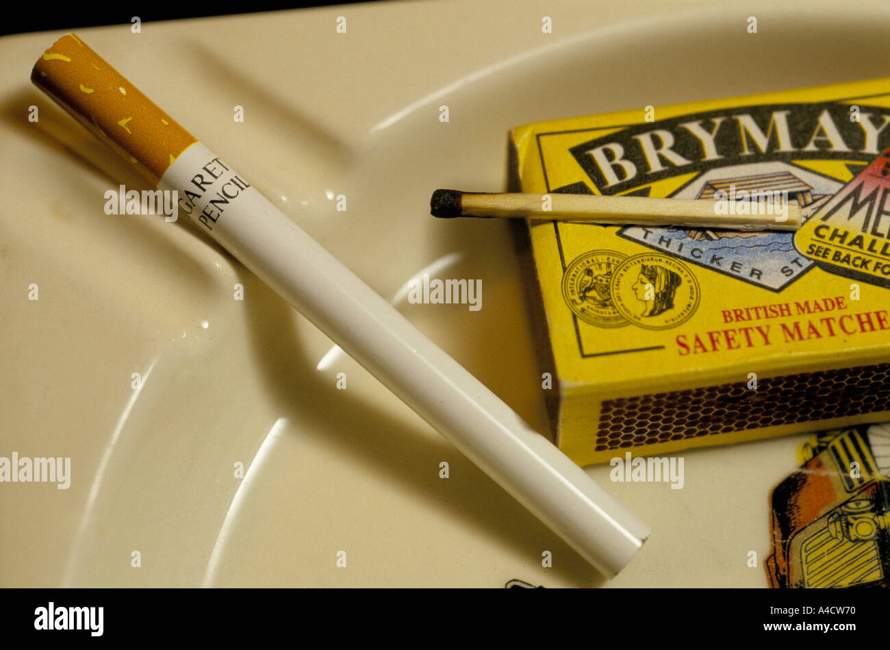 Ashtray sign hi-res stock photography and images - Alamy