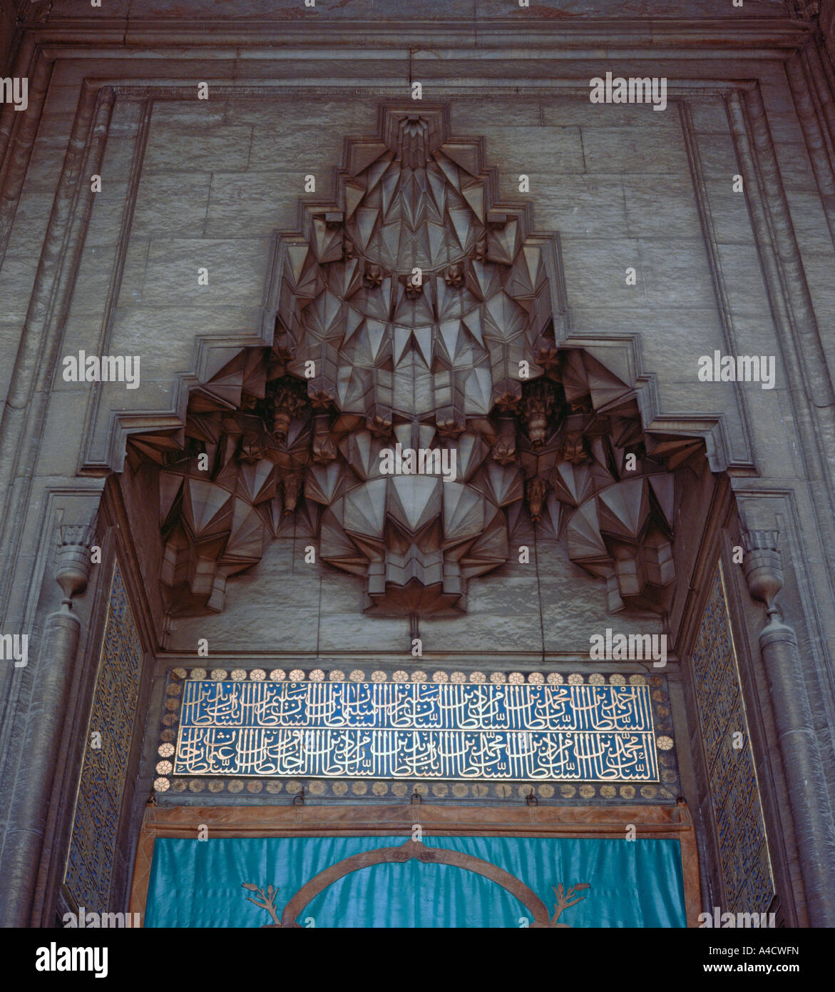 Muqarnas blue mosque hi-res stock photography and images - Alamy
