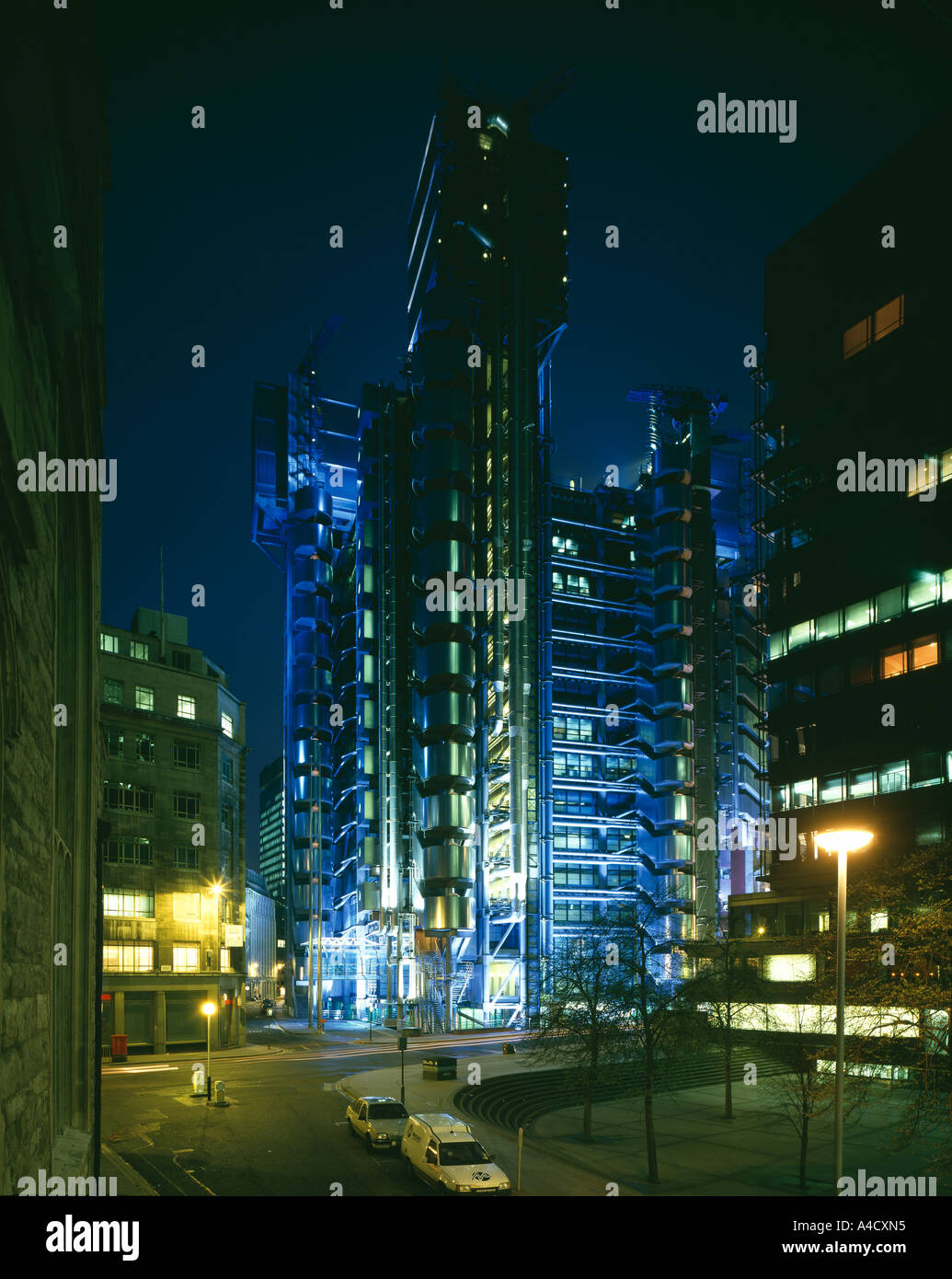 Lloyds escalators hi-res stock photography and images - Alamy