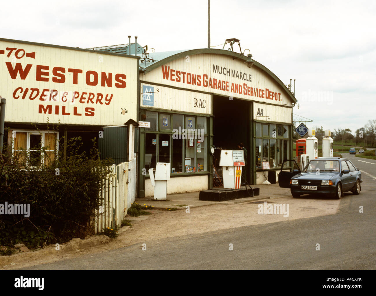 Furniture workshop historical hi-res stock photography and images - Alamy