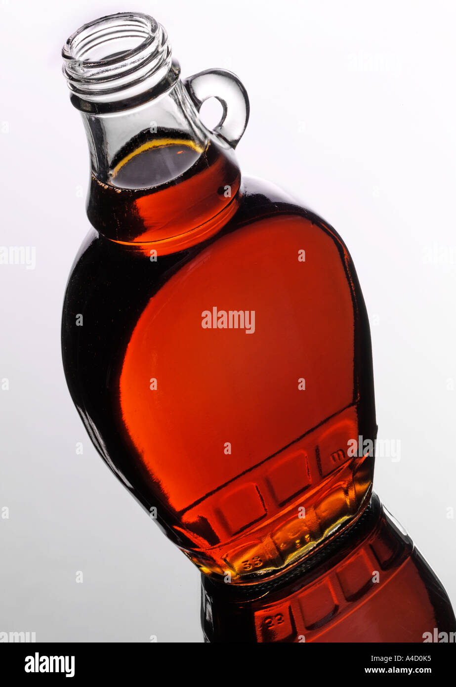 BOTTLE OF MAPLE SYRUP Stock Photo - Alamy