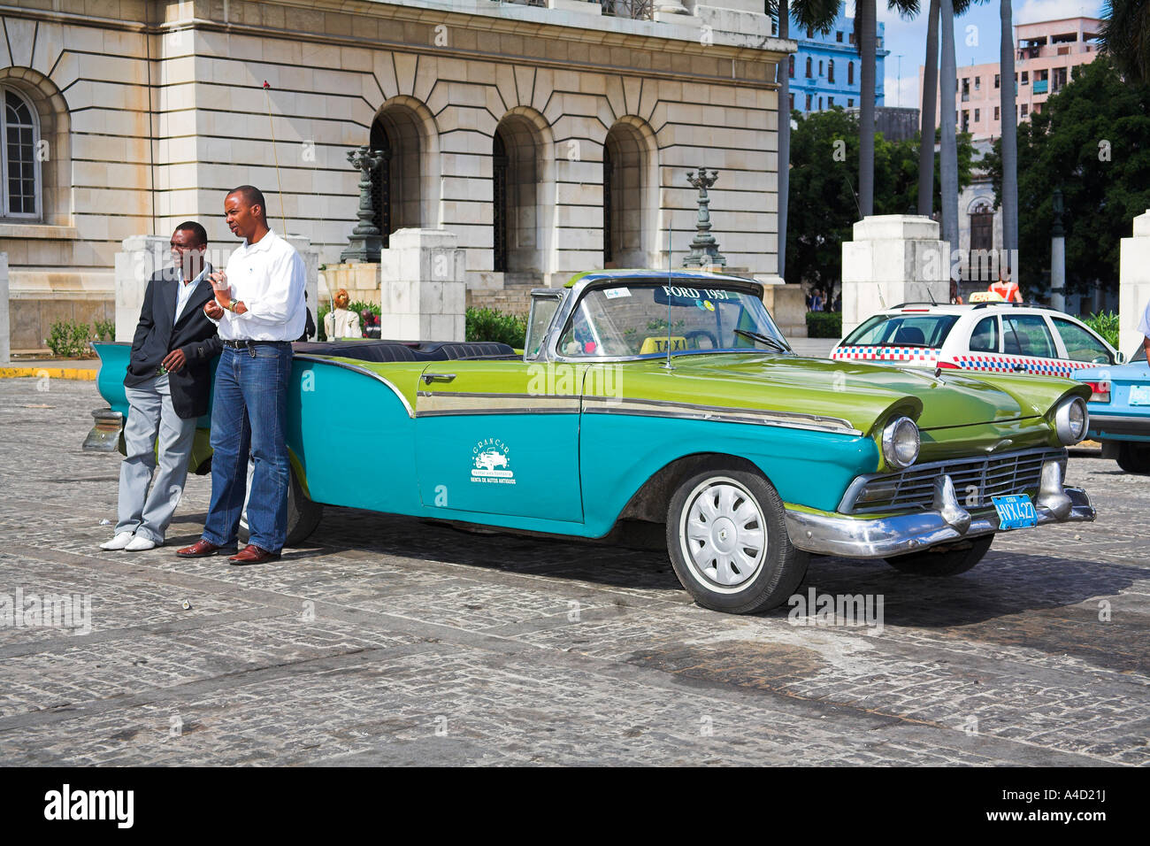 1957 ford convertable hi-res stock photography and images - Alamy
