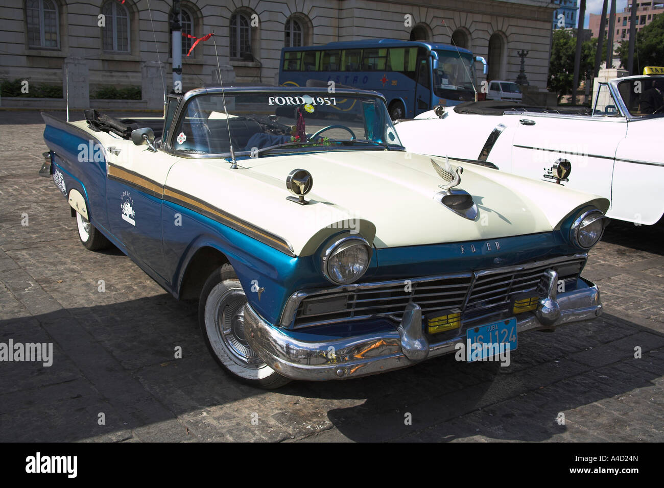 1957 ford convertable hi-res stock photography and images - Alamy