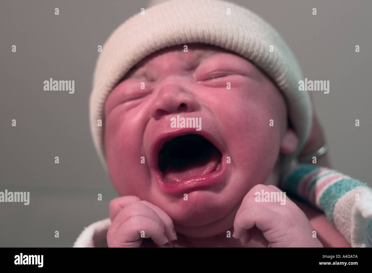 Baby cry angry hi-res stock photography and images - Alamy